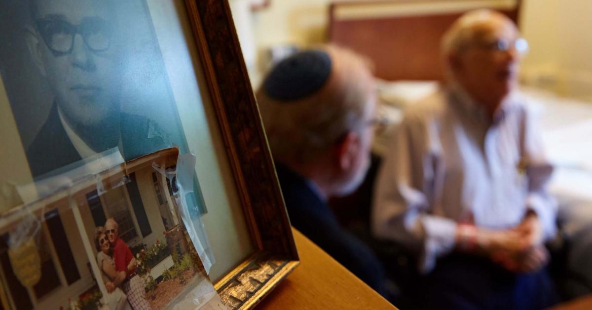 Navigating Caregiver Grief: A Compassionate Guide | Hebrew SeniorLife Navigating Caregiver Grief: A Compassionate Guide | Hebrew SeniorLife